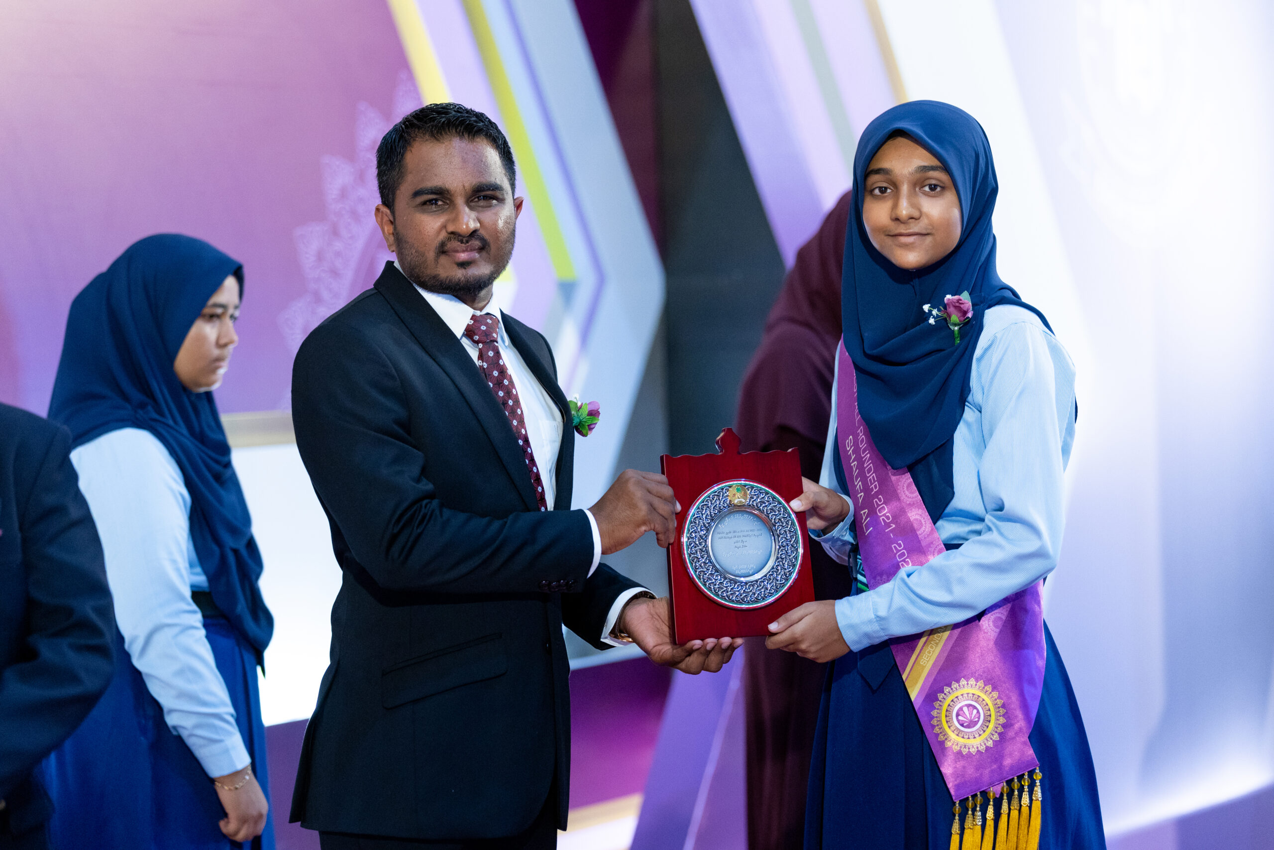 ރ. އޭއީސީގެ އެންމެ މޮޅު ދަރިވަރުންނަށް ޝައުފާއާއި ޝަދާ - Dharivaru